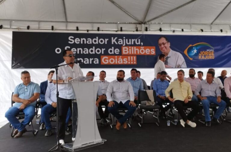 SENADOR JORGE KAJURU FAZ ENTREGA DE MOTONIVELADORA (PATROL) PARA O ...